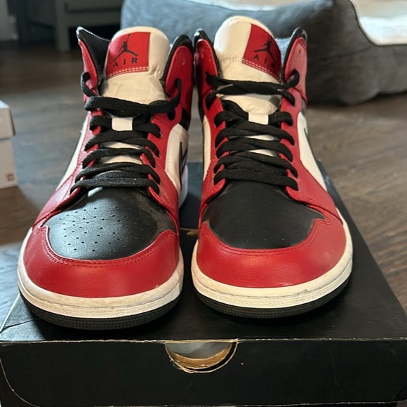Jordan | Shoes | Air Jordan Mid Chicago Black Toe | Poshmark